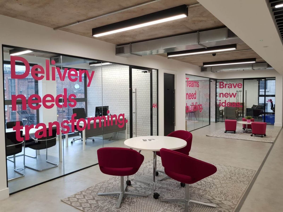 Manifestation & Graphics - Komfort