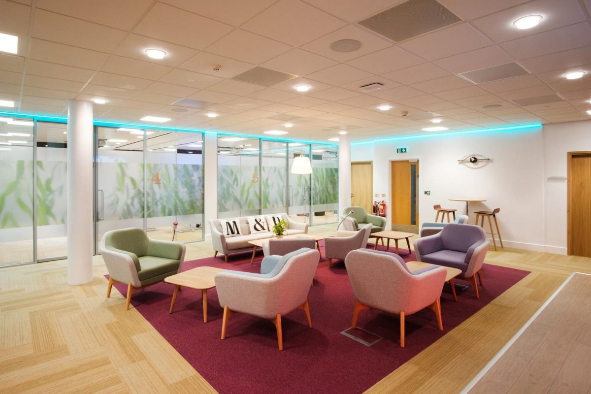 Office zones considering company culture - Glass partitioning - Komfort